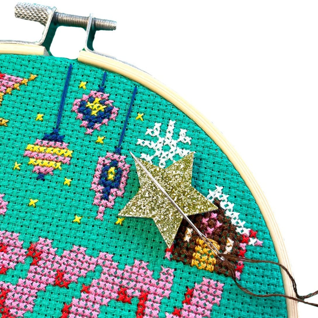 'Twinkle, Twinkle' Glitter Gold Star Needle minder – The Make Arcade
